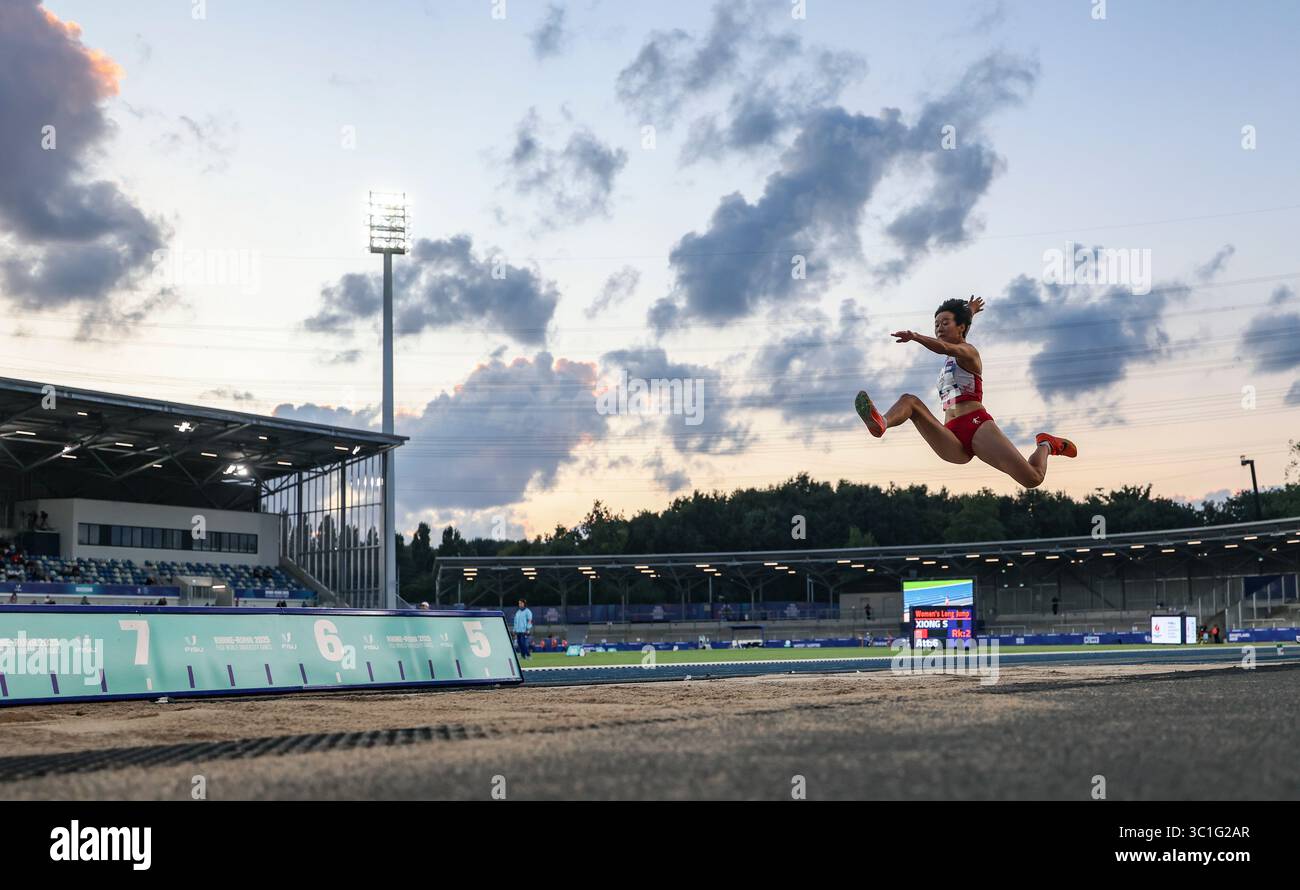 (250723) -- BOCHUM, July 23, 2025 (Xinhua) -- Xiong Shiqi of China ...
