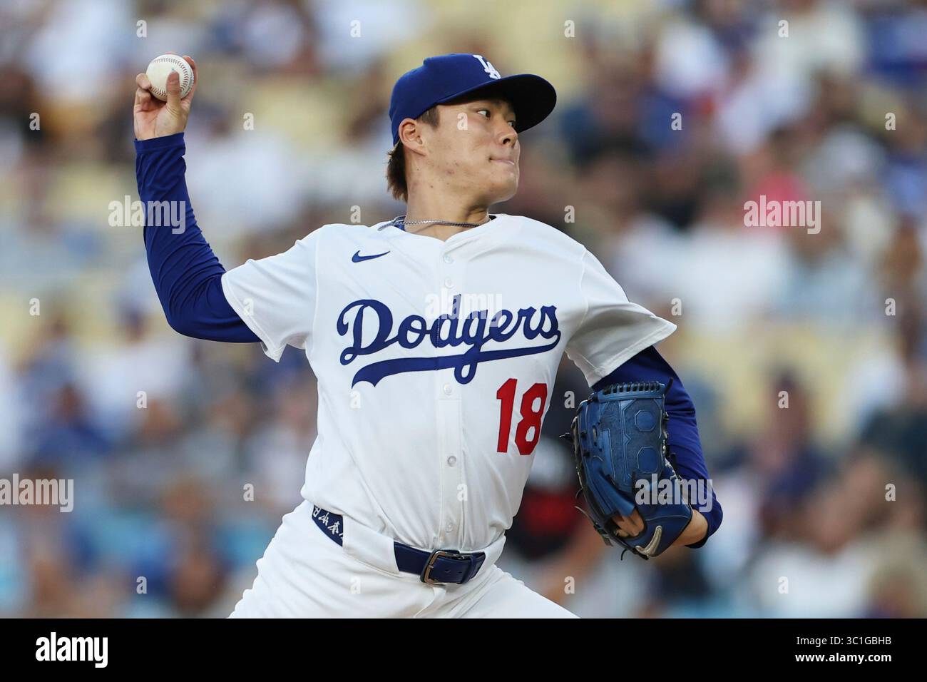 Los Angeles Dodgers starting pitcher Yoshinobu Yamamoto works against a ...