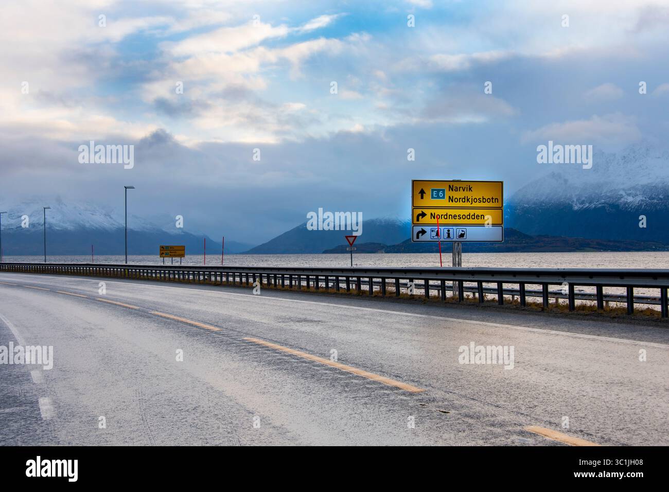 Road sign e6 norway hi-res stock photography and images - Alamy