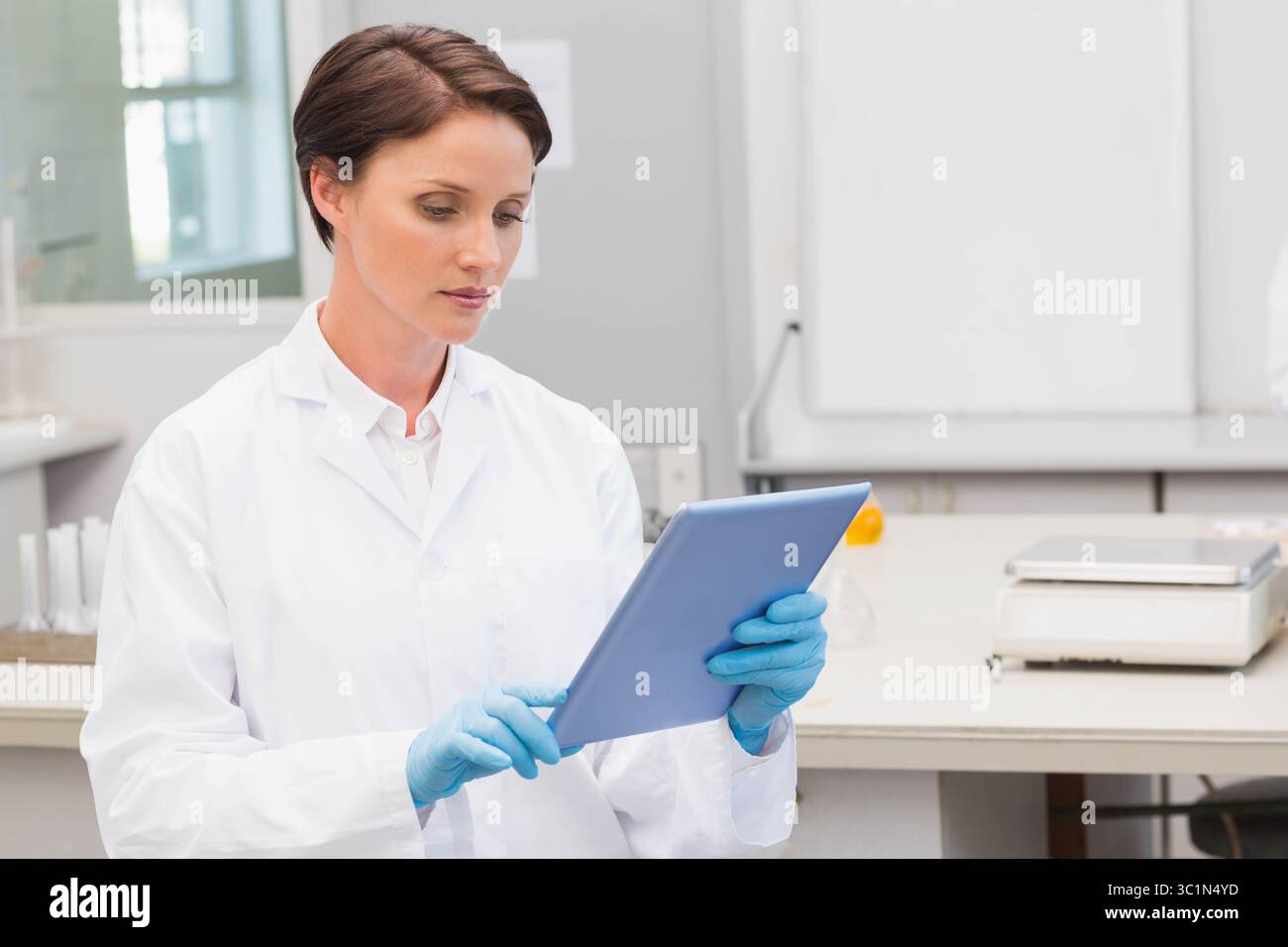 Minimalist science lab woman hi-res stock photography and images - Alamy