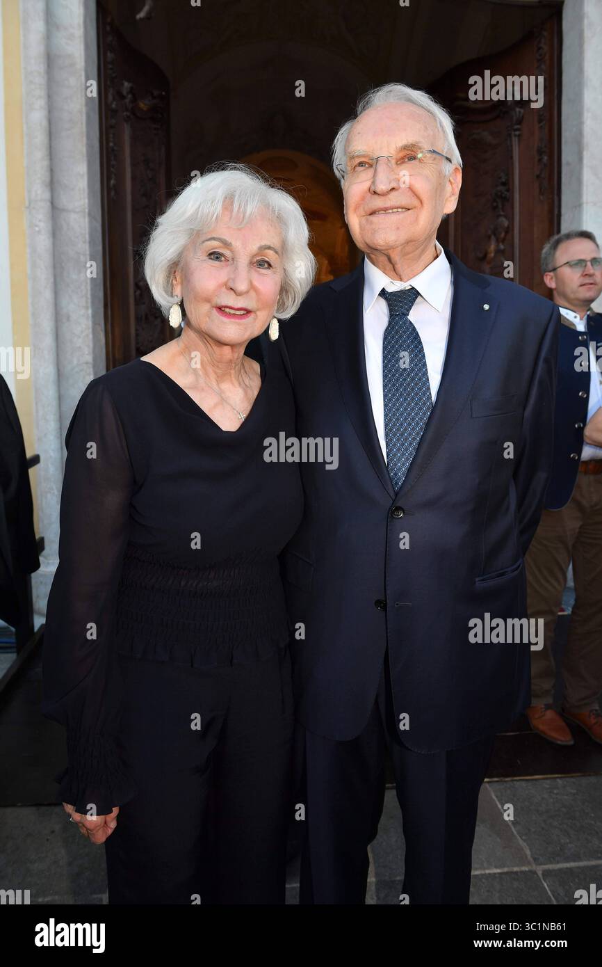 Dr. Edmund Stoiber mit Ehefrau Karin / Sommerempfang des Bayerischen ...