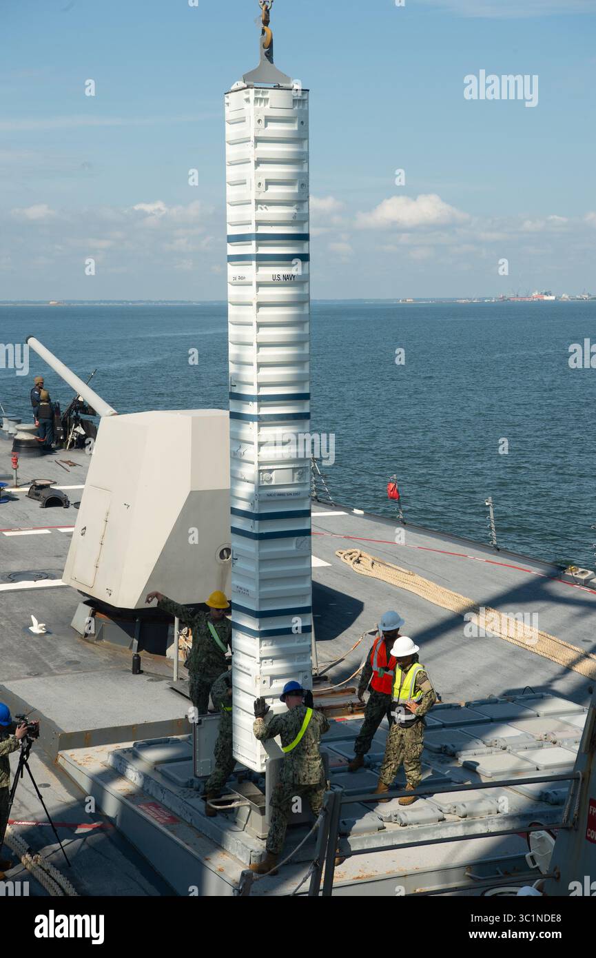 ATLANTIC OCEAN (July 17, 2025) – Cargo handlers assigned to Navy ...