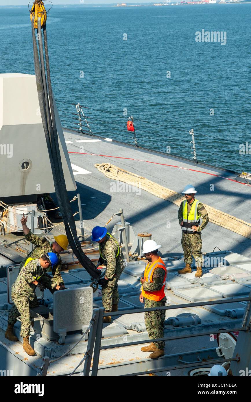 Assigned to navy expeditionary logistics support group navelsg hi-res ...
