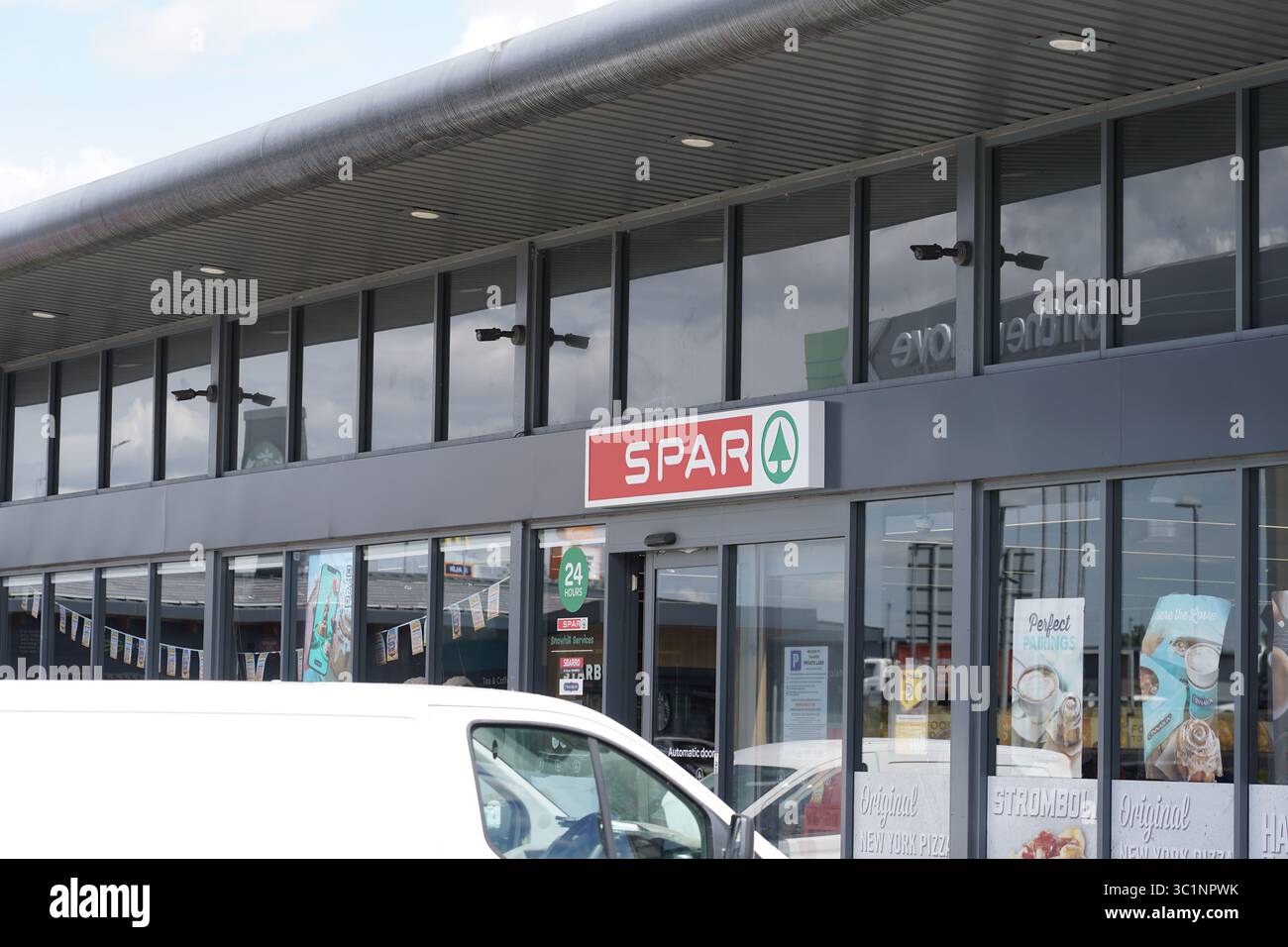Spar petrol station Corporate logo signs in Wakefield, South Yorkshire ...