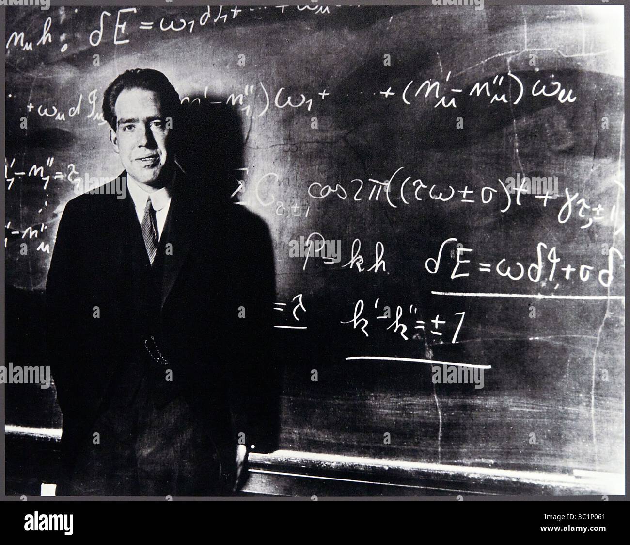 Niels bohr hi-res stock photography and images - Alamy