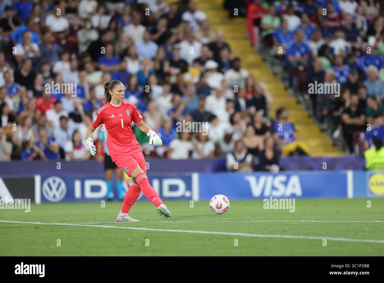 Frauen em italien hi-res stock photography and images - Alamy