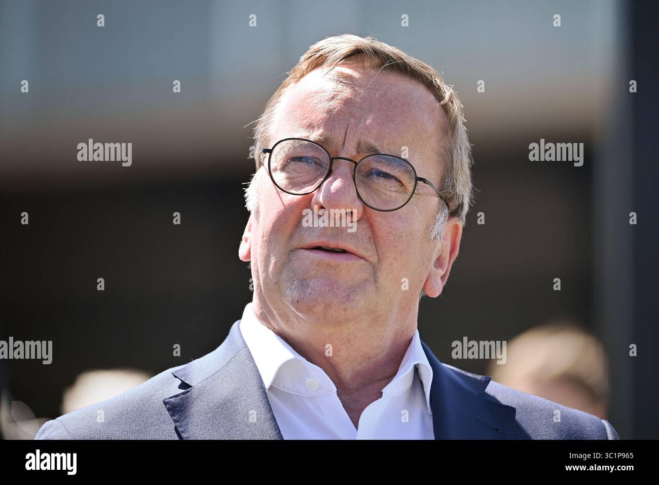 Defense Minister Boris Pistorius visits the innovation laboratory in ...