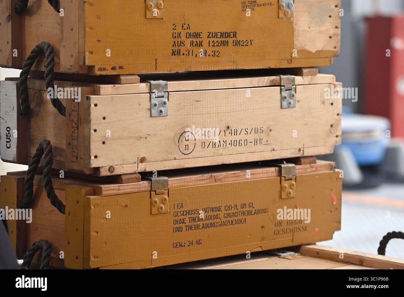 Defense Minister Boris Pistorius visits the innovation laboratory in ...