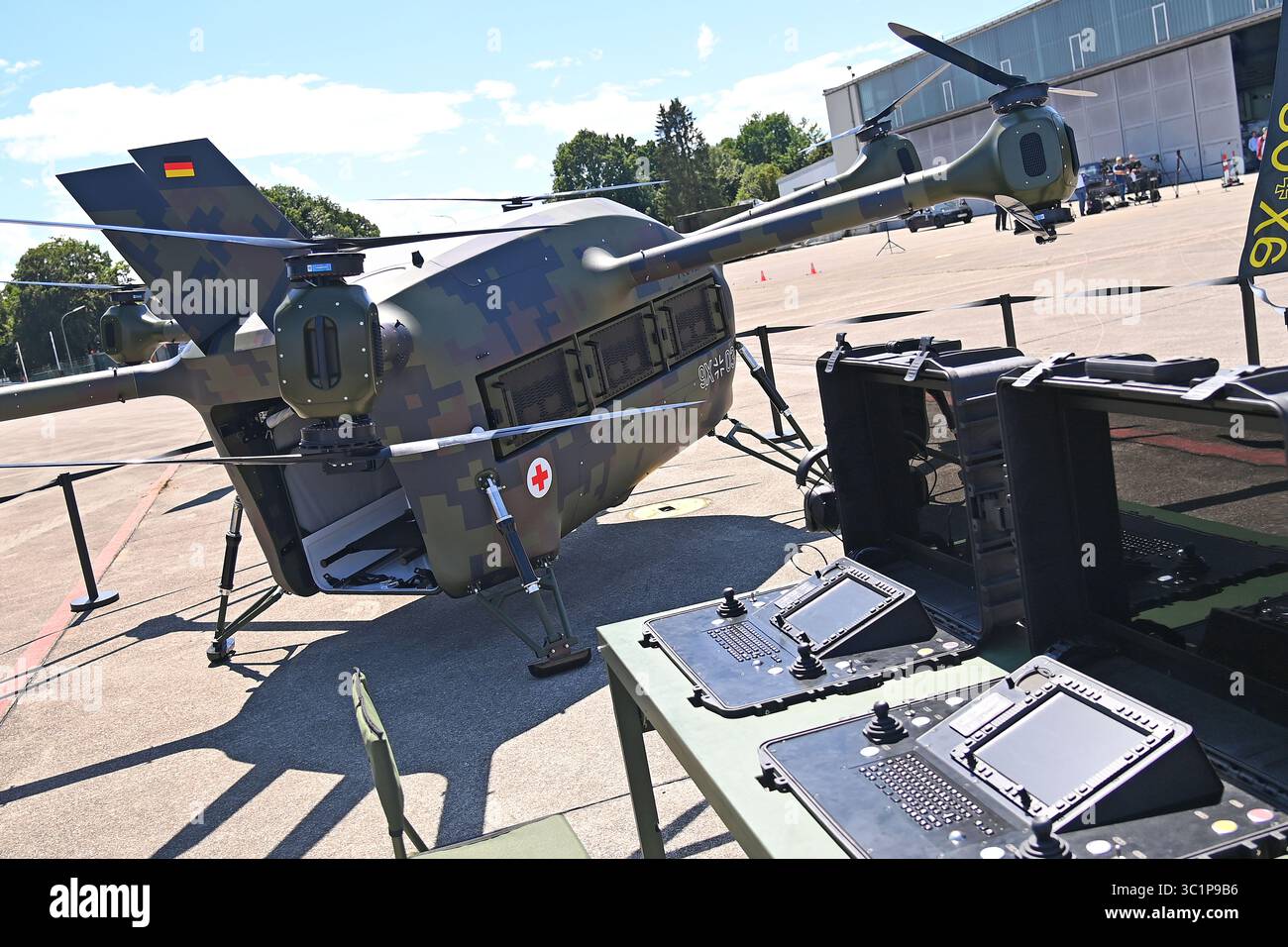 Defense Minister Boris Pistorius visits the innovation laboratory in ...