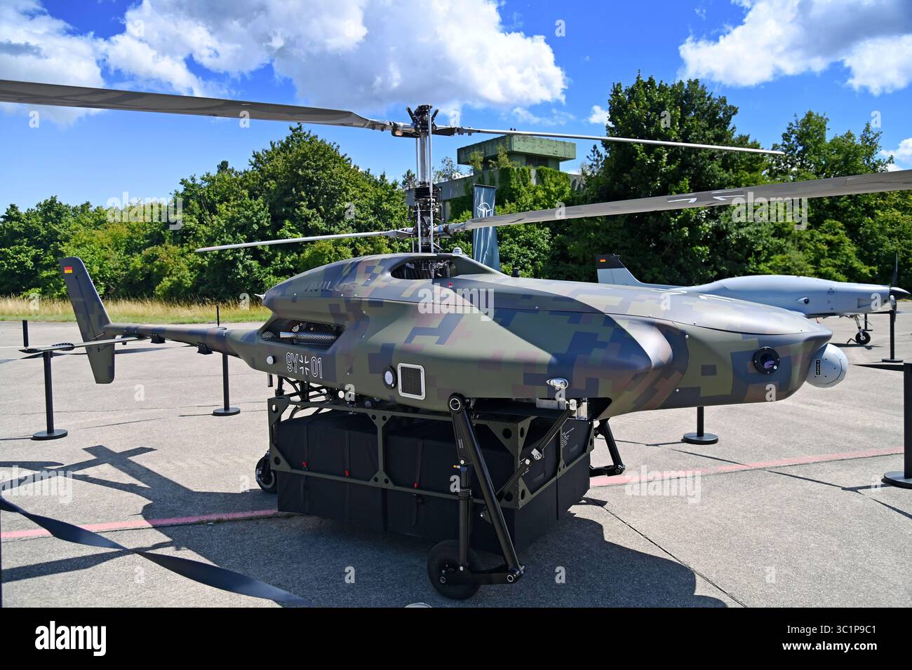 Defense Minister Boris Pistorius visits the innovation laboratory in Erding on July 22, 2025 ...