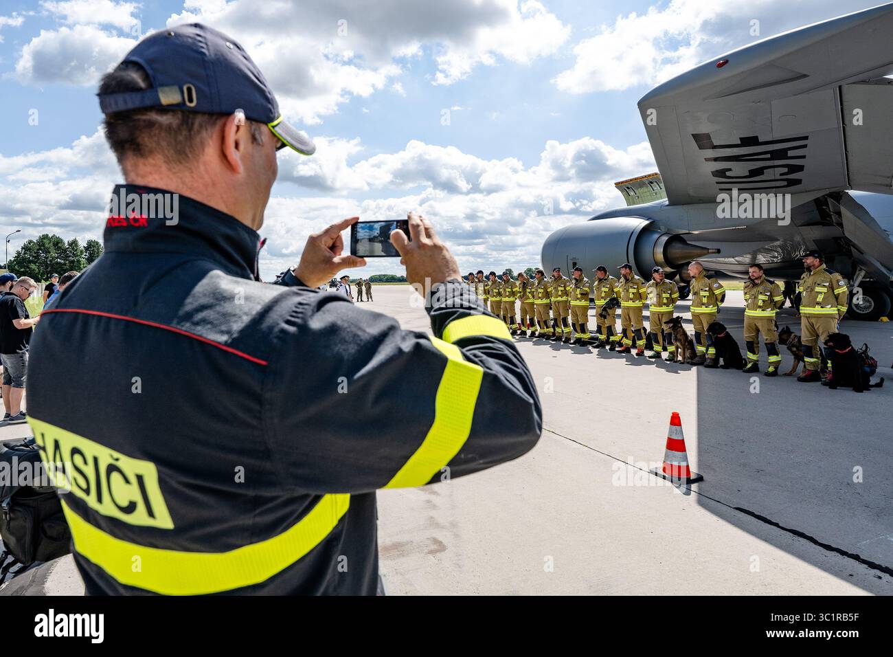 The U.S. Air Force aircraft Boeing KC-135R Stratotanker brought home a ...