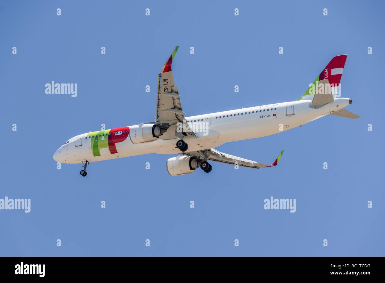 Airbus a220 cockpit hi-res stock photography and images - Alamy