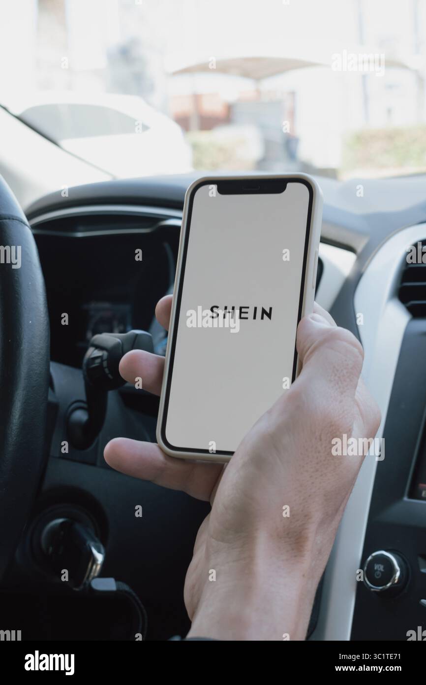 Shein customer mobile hi-res stock photography and images - Alamy