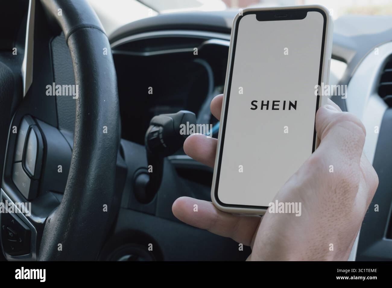 Man using shein hi-res stock photography and images - Alamy