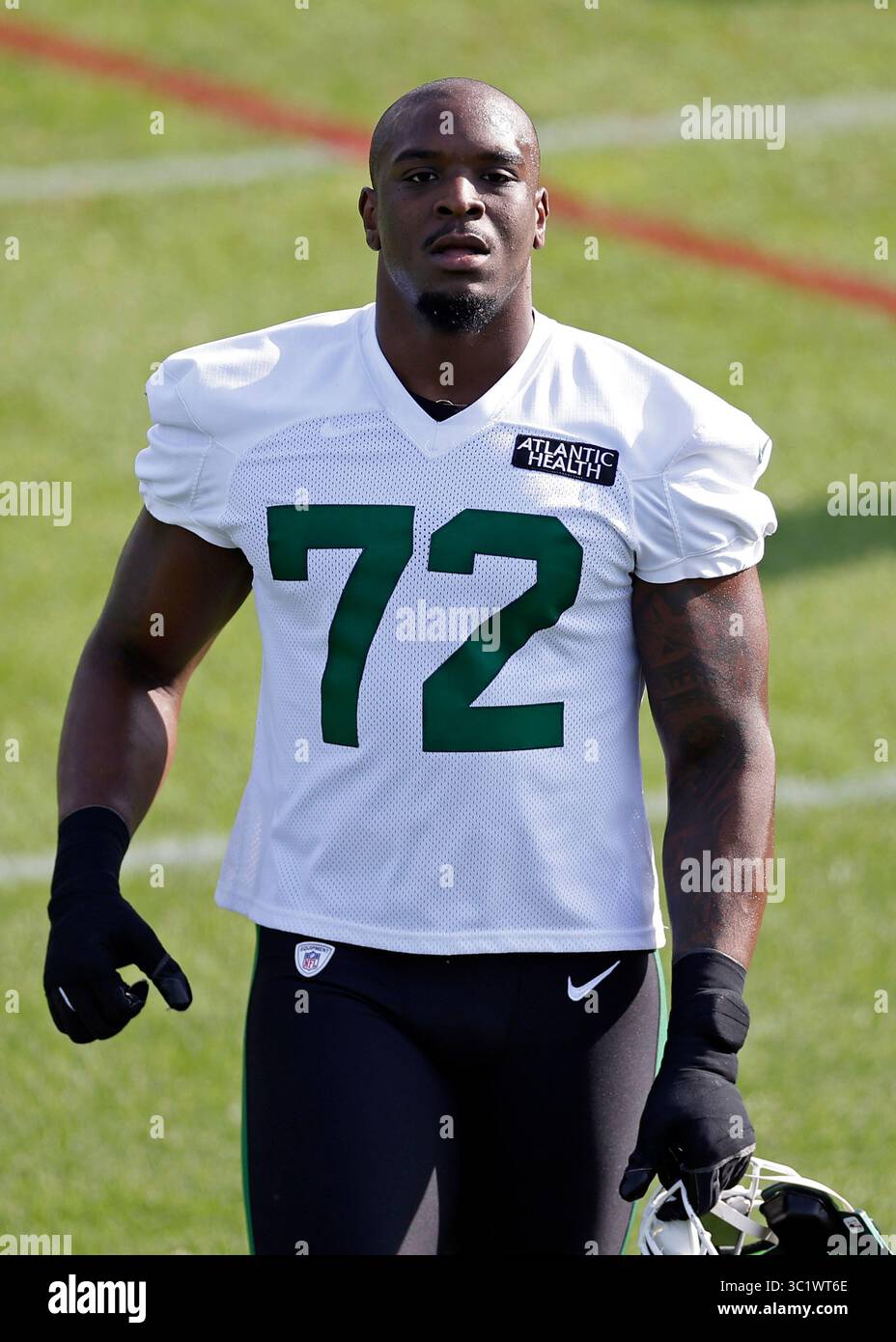 New York Jets defensive end Micheal Clemons reacts during an NFL ...