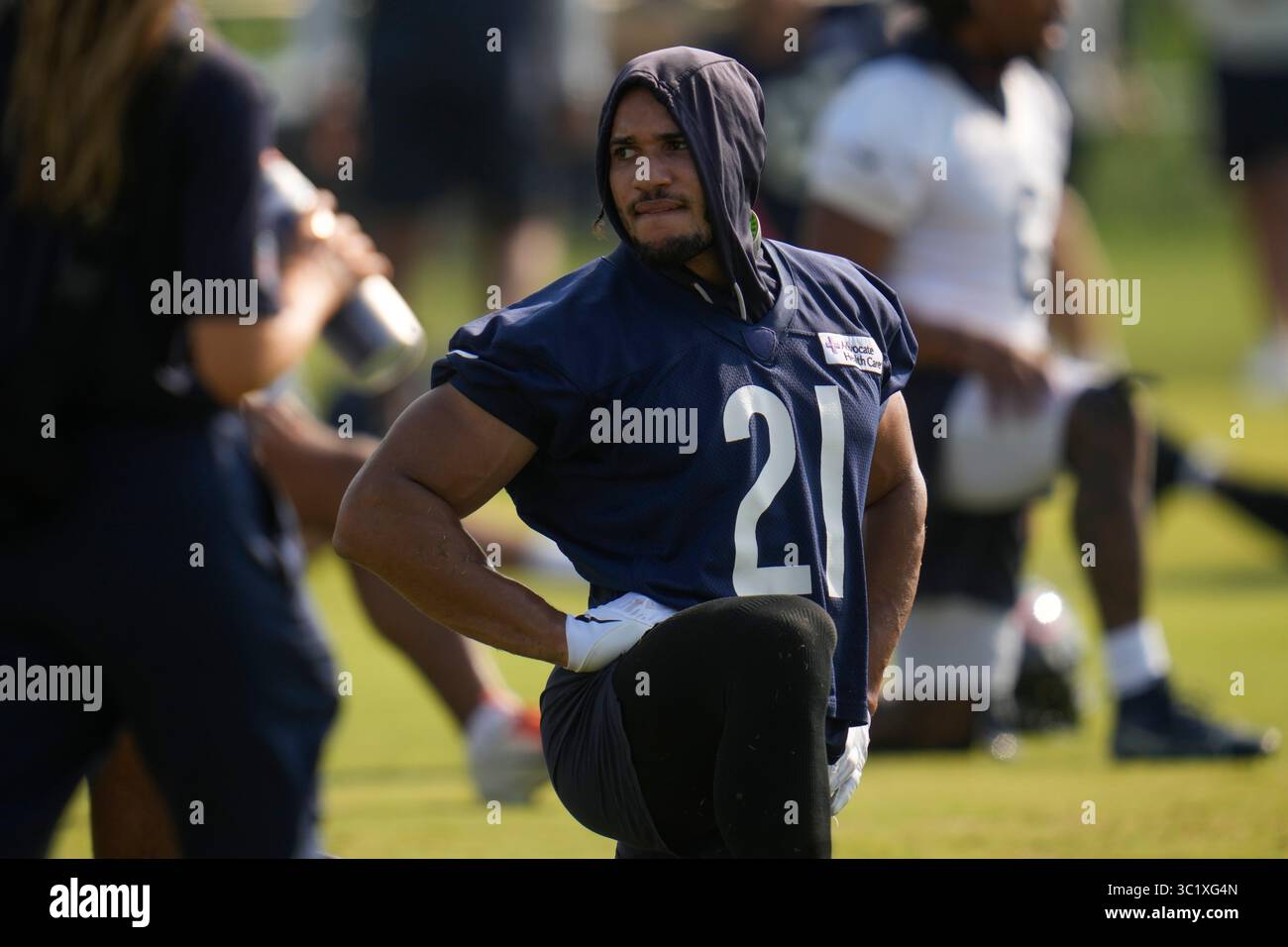 Chicago Bears running back Travis Homer (21) stretches during practice ...
