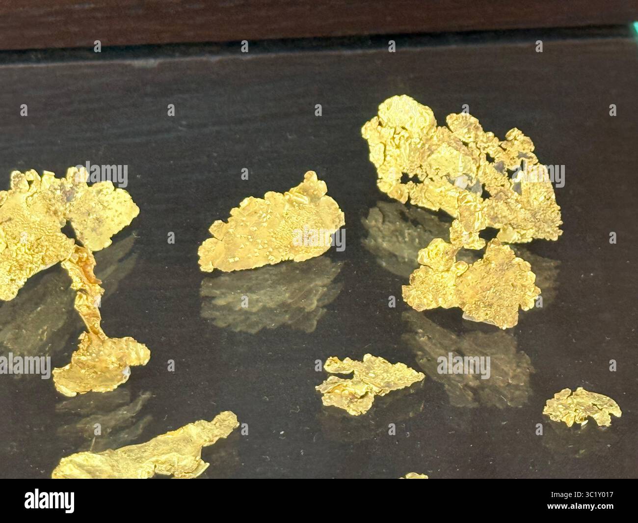 Minerals in gold museum hi-res stock photography and images - Alamy