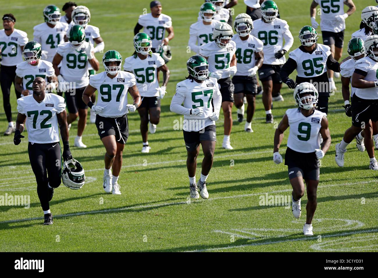New York Jets defensive end Will McDonald IV (9) leads the team during ...