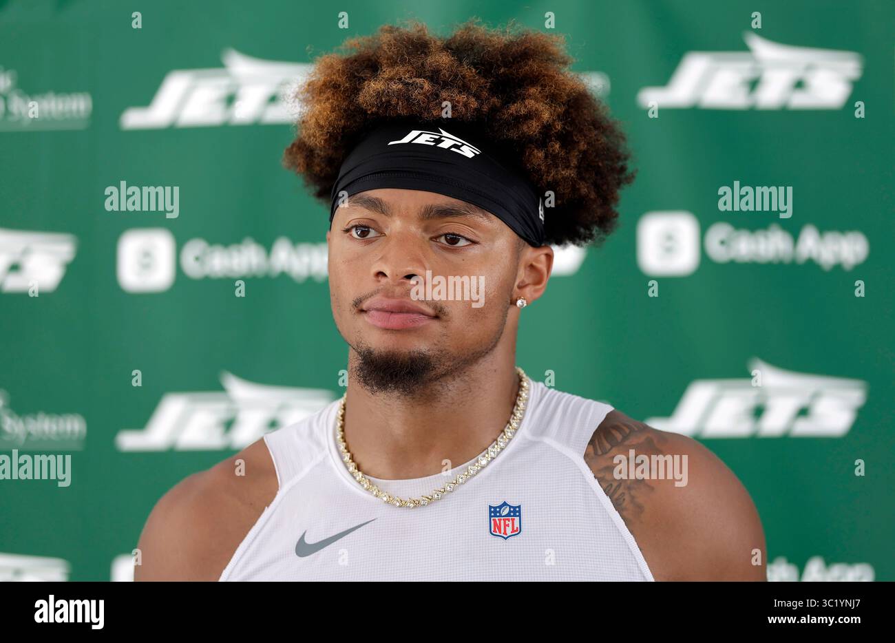 New York Jets quarterback Justin Fields (7) speaks to the media after ...