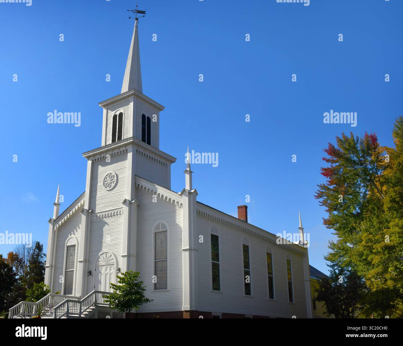 White meeting house united church of christ hi-res stock photography ...