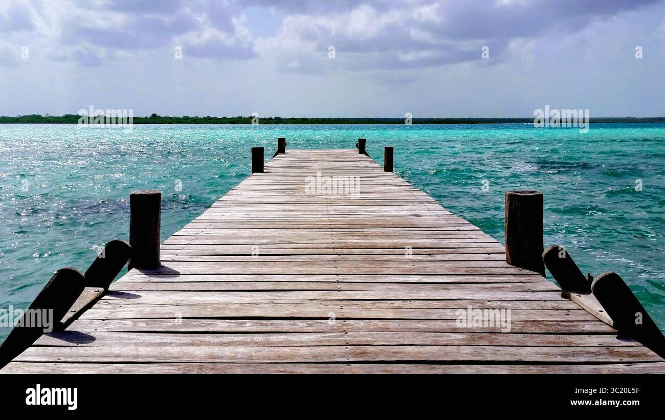 Turquoise water wooden pier hi-res stock photography and images - Alamy