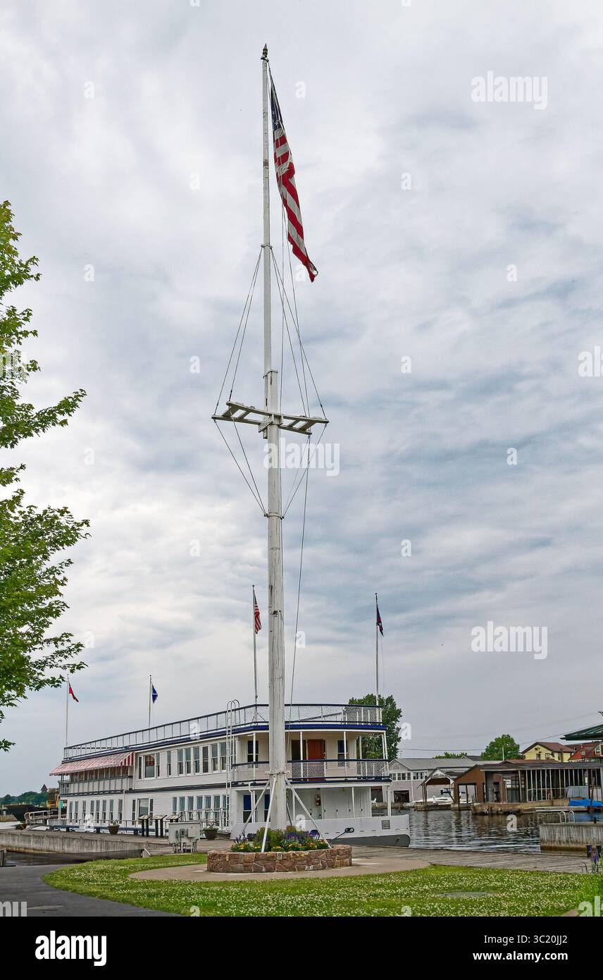 106 houseboat hi-res stock photography and images - Alamy