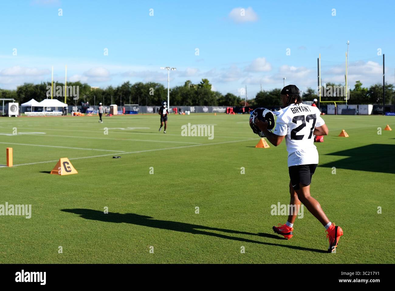 Houston Texans cornerback Myles Bryant (27) arrives for the team's NFL ...