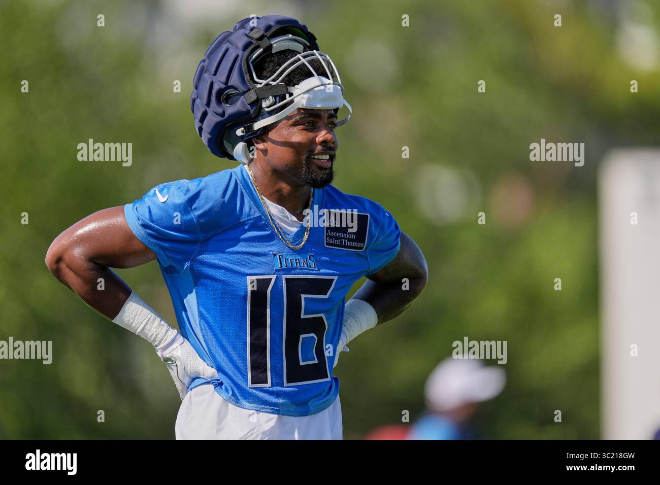 Tennessee Titans wide receiver Treylon Burks (16) during practice at ...