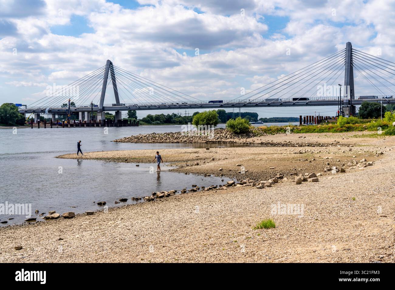 Low water levels on the Rhine near Leverkusen, new Rhine bridge on the ...