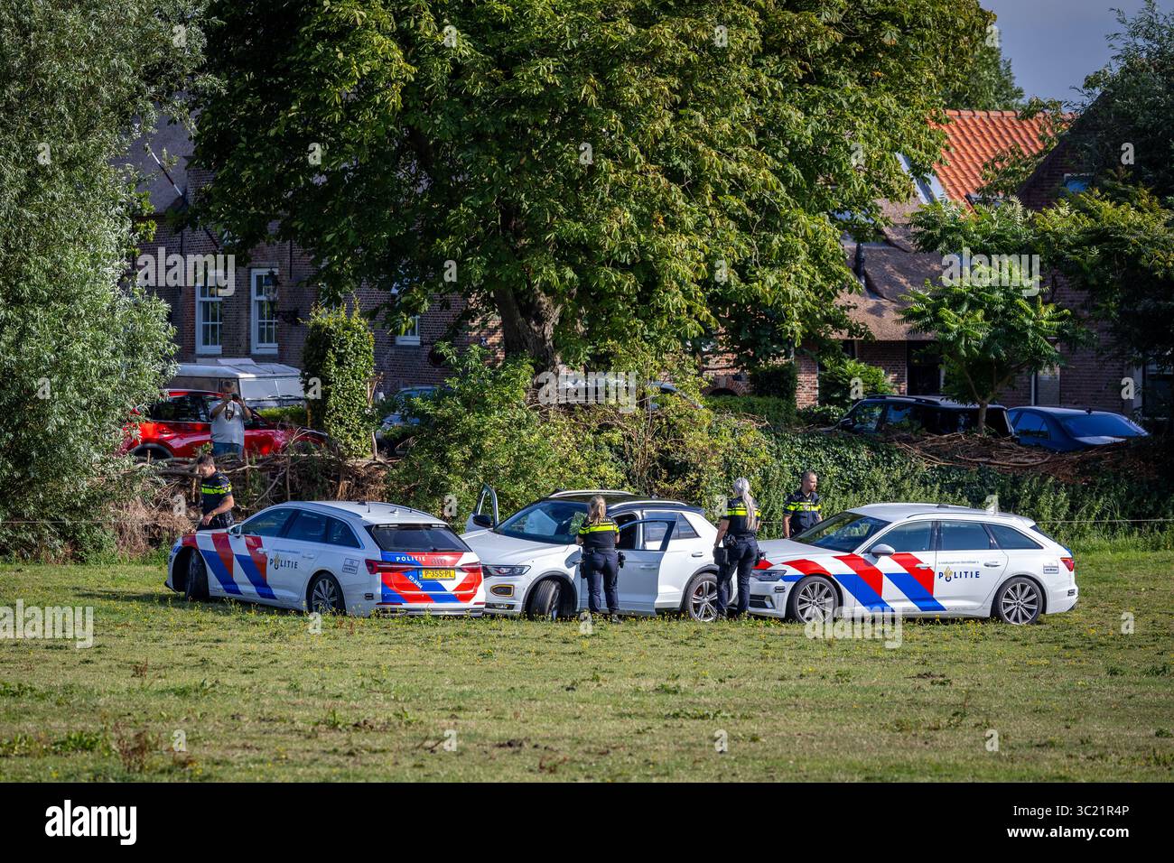MAASSLUIS - Police at the clamped car. A man was arrested after he ...