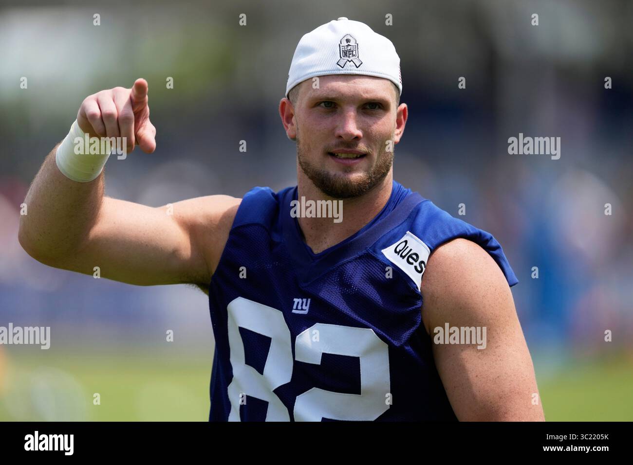 New York Giants' Daniel Bellinger walks off the field after a practice ...