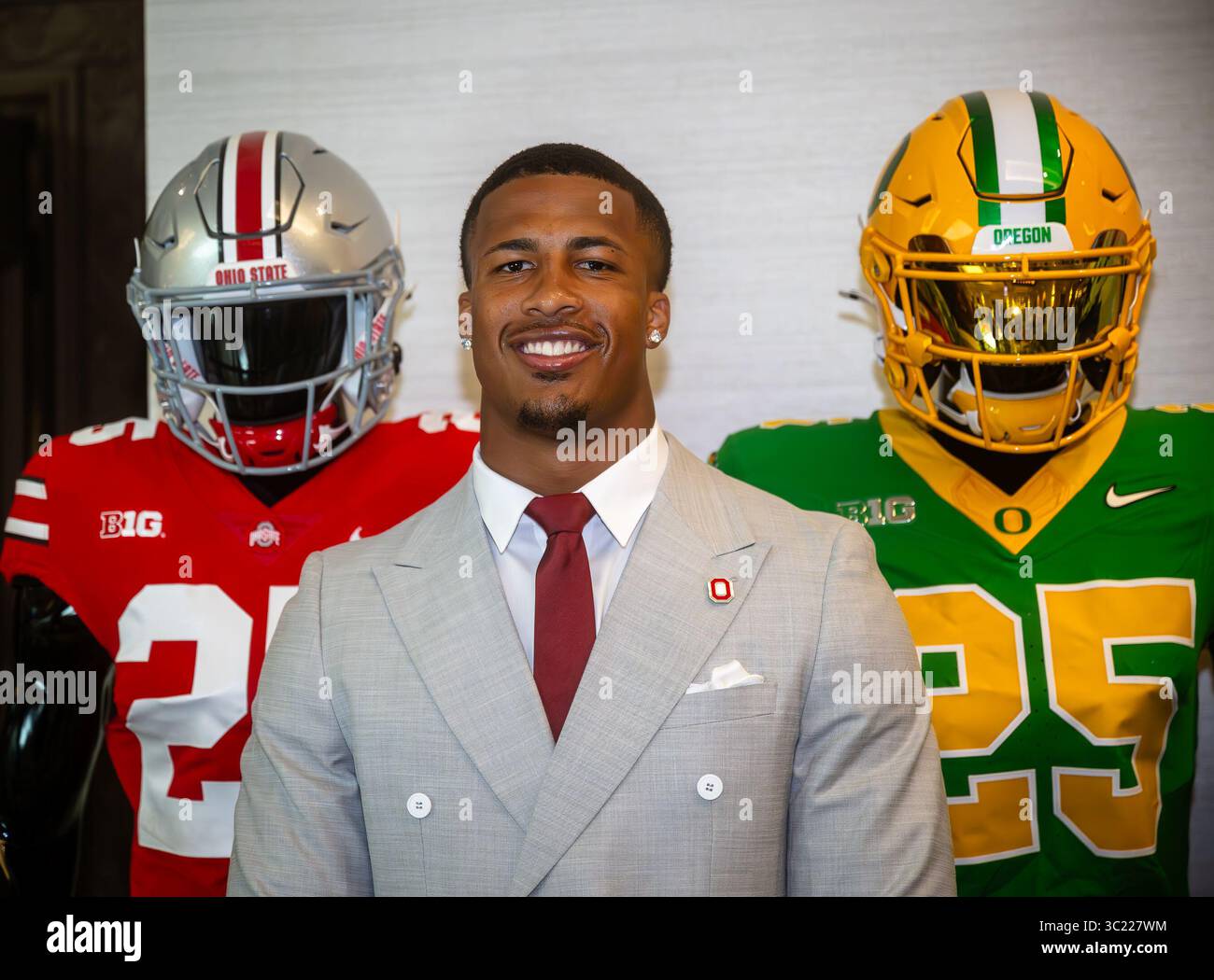Oho State Buckeyes linebacker Sonny Styles poses during Big Ten Media ...