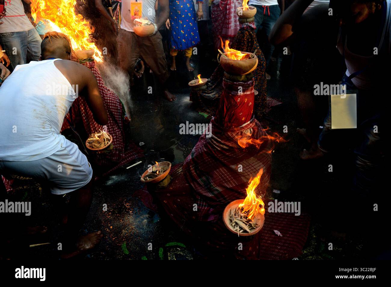 Shiva chant hi-res stock photography and images - Alamy