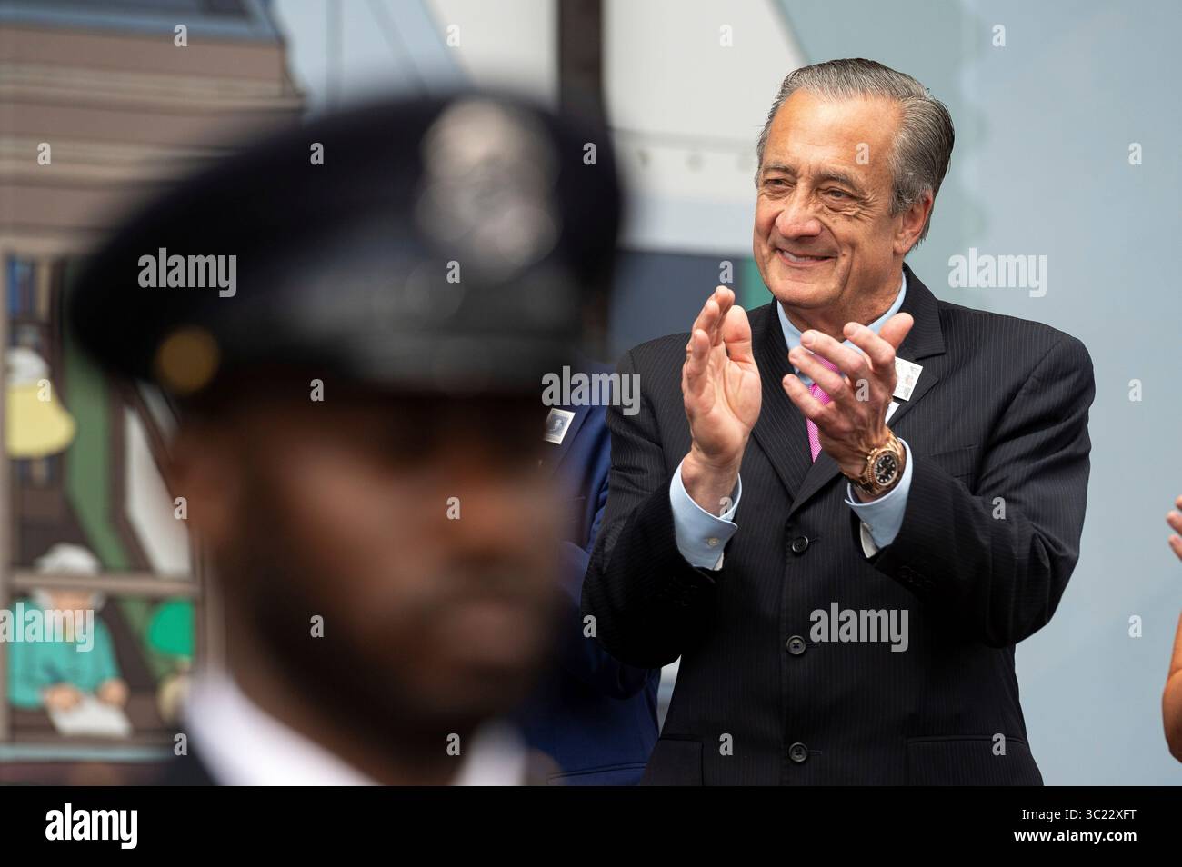 Postmaster General David Steiner applauds a U.S. Postal Service photo ...