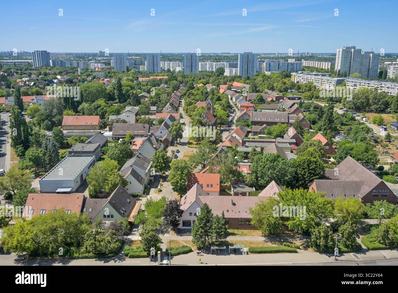 Dorfanger mit Dorfkirche, Alt-Marzahn, Marzahn, Berlin, Deutschland ...