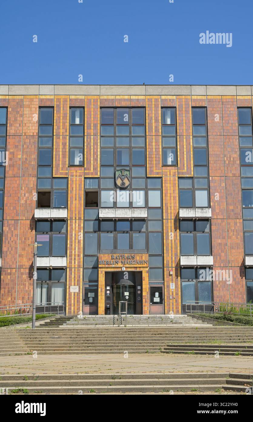 Rathaus, Helene-Weigel-Platz, Marzahn, Berlin, Deutschland *** Town ...