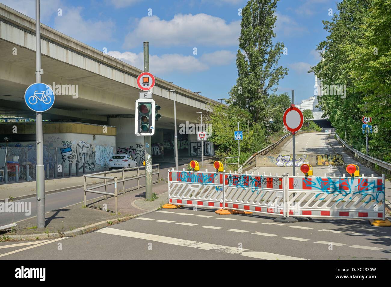 Schilderwald, gesperrte Stadtautobahn, Dillenburger Straße, Auffahrt ...