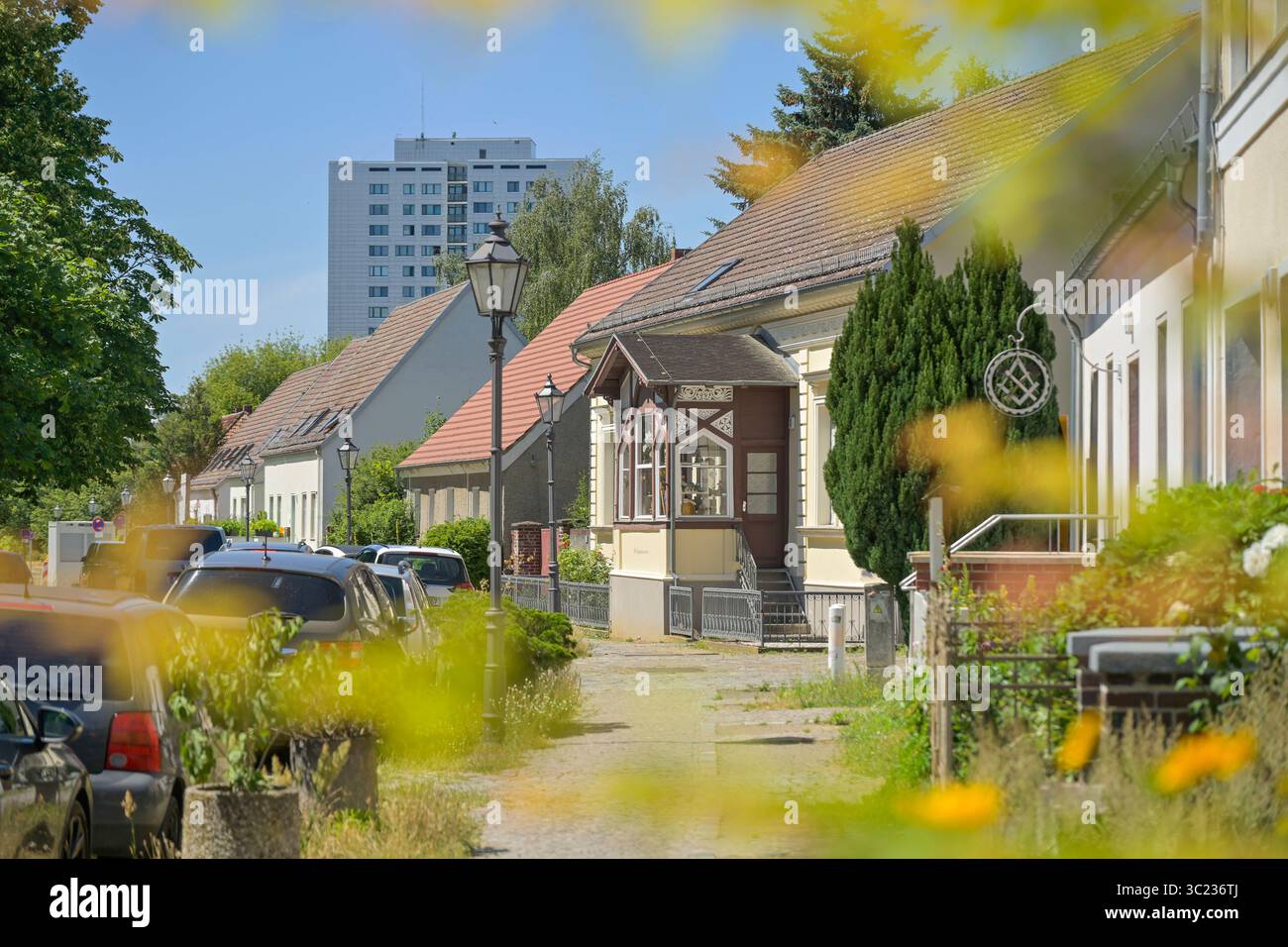 Altbauten, Dorfanger, Alt-Marzahn, Marzahn, Berlin, Deutschland *** Old ...