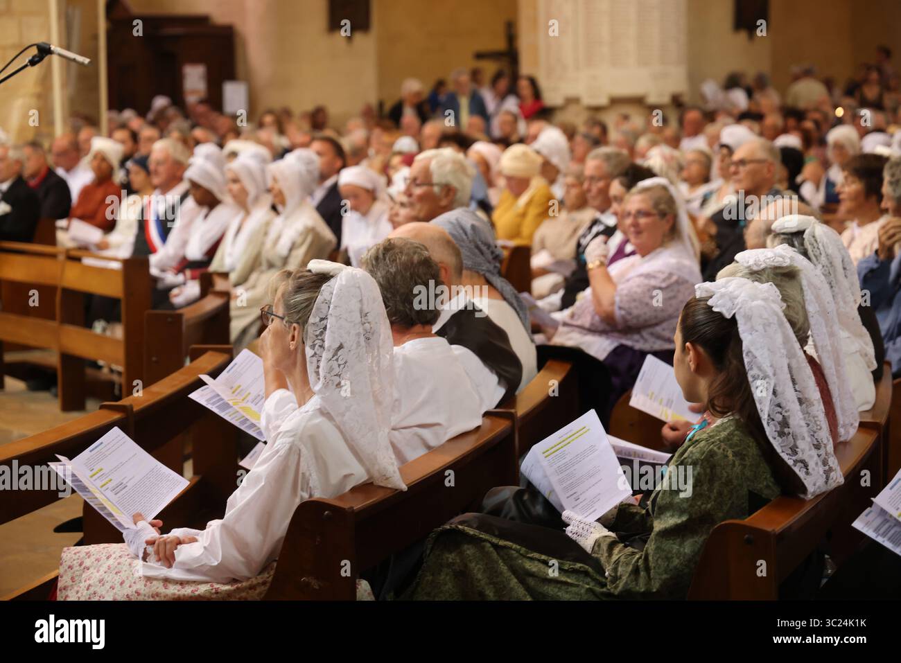 Catholic mass in the Occitan language and in traditional Périgord dress ...