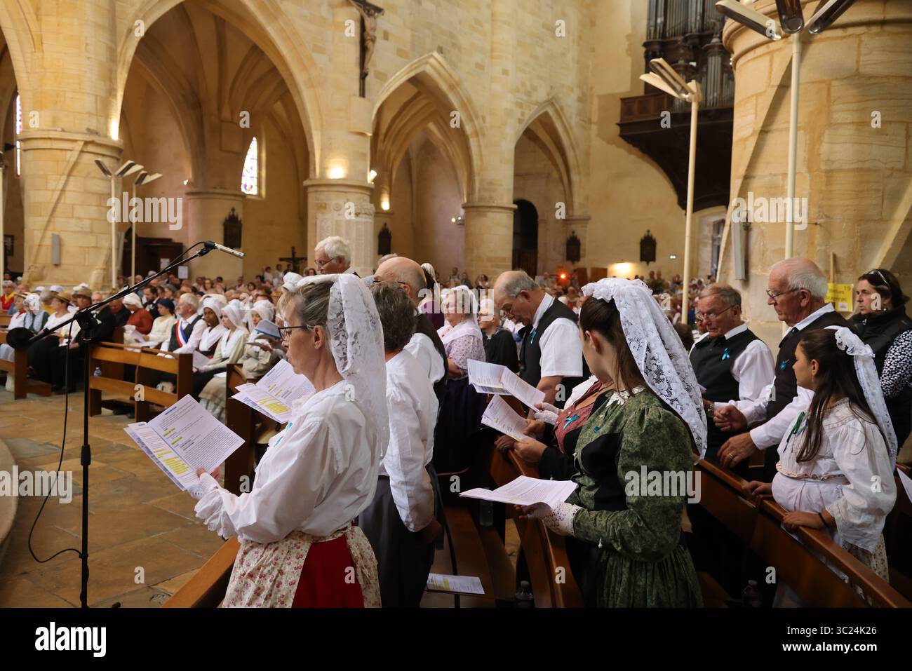 Catholic mass in the Occitan language and in traditional Périgord dress ...