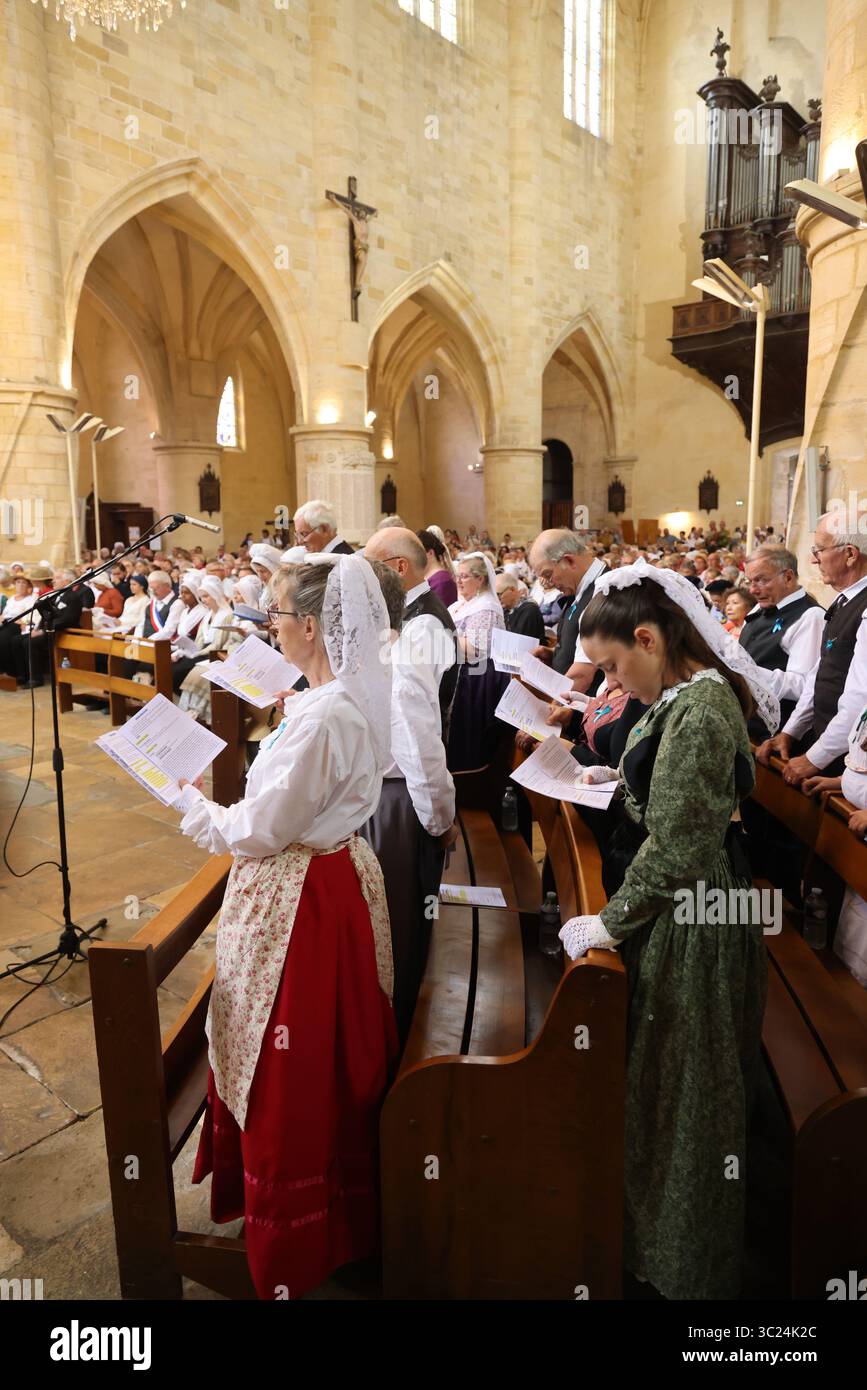 Catholic mass in the Occitan language and in traditional Périgord dress ...