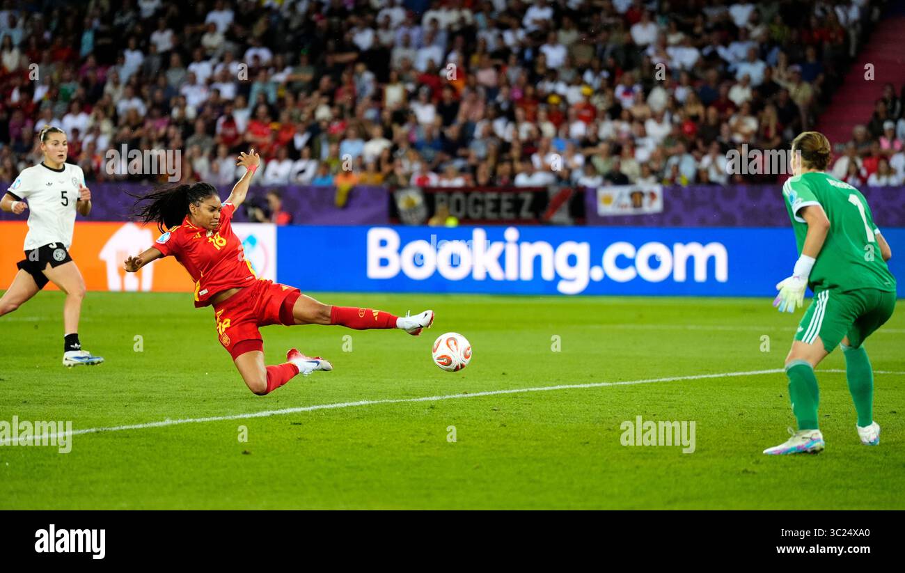 Spain's Salma Paralluelo fails to reach a cross during the UEFA Women's ...