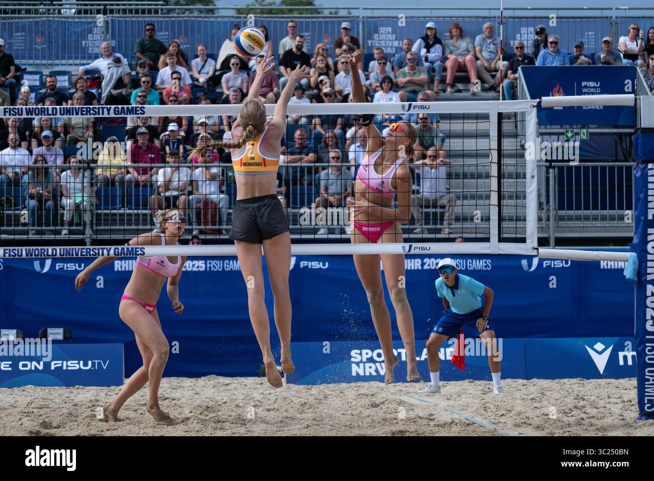 Annique Niederhauser ( SUI ), Menia Bentele ( SUI ); FISU World ...
