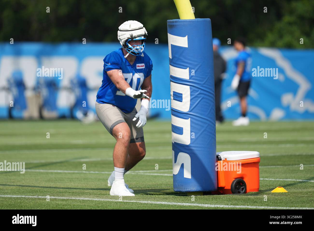 Detroit Lions offensive tackle Dan Skipper (70) works out after an NFL ...