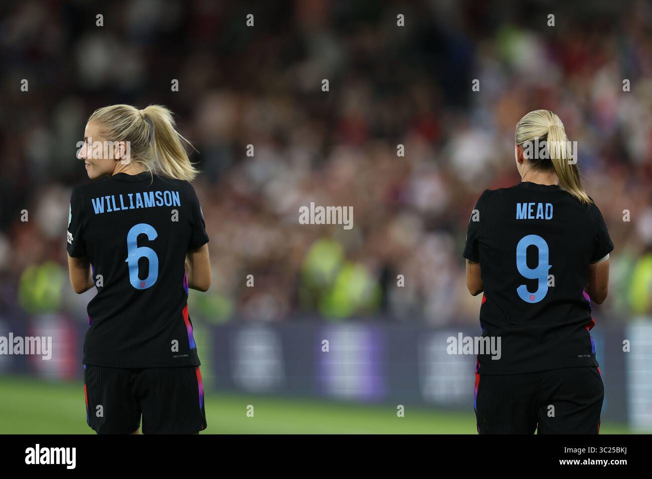 Leah Williamson (England Women)Beth Mead (England Women) during the ...