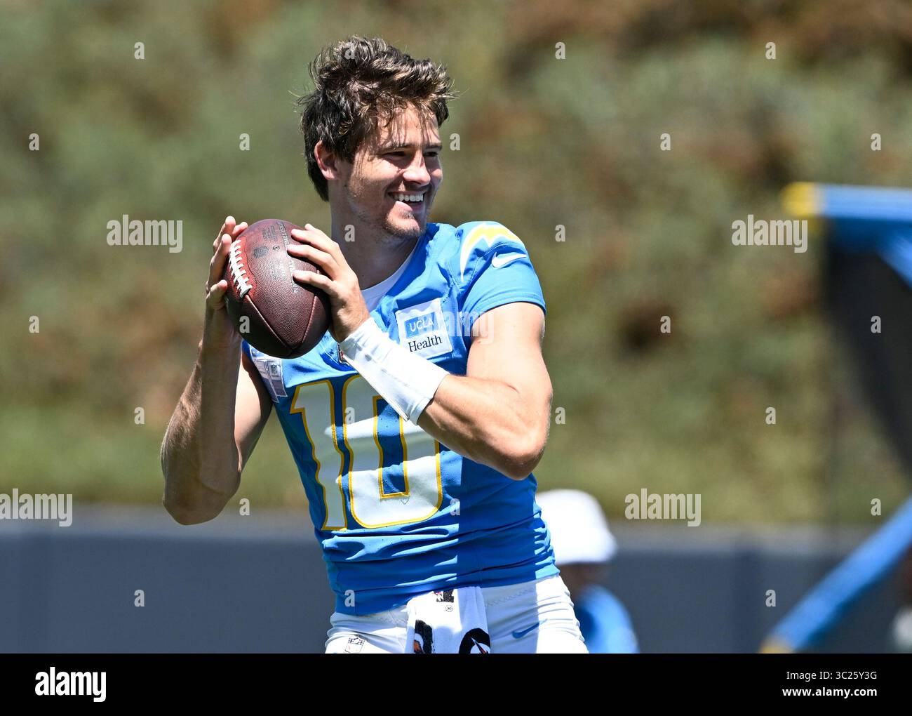 Los Angeles Chargers quarterback Justin Herbert (10) throws during practice at the team's NFL ...
