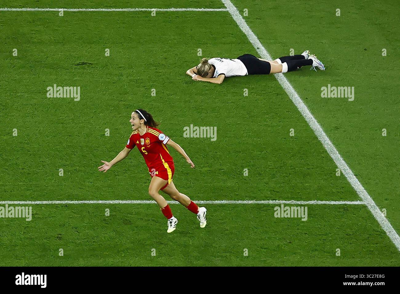Spain's Aitana Bonmati, left, celebrates after scoring during the Women ...