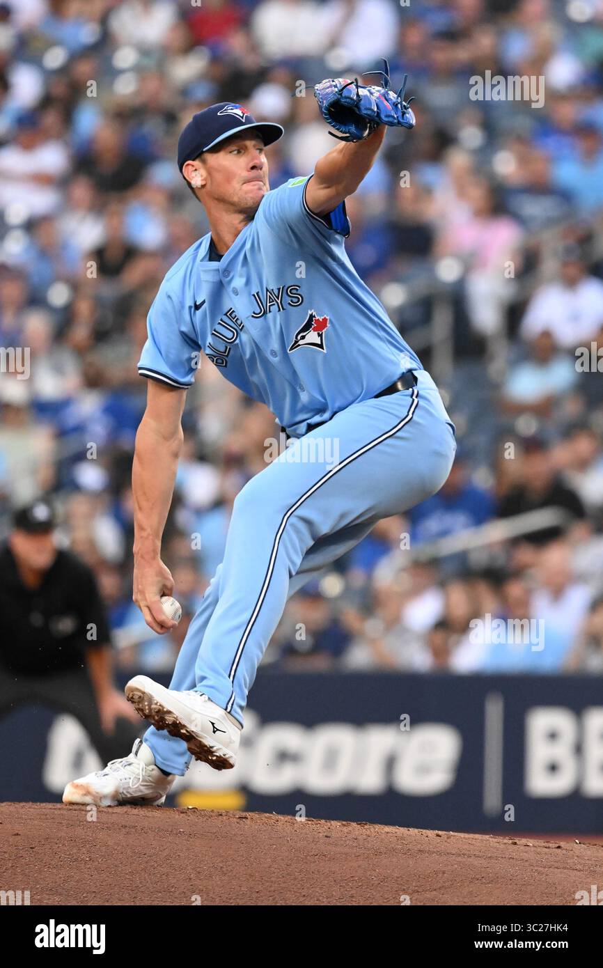 Toronto Blue Jays starting pitcher Chris Bassitt (40) throws to a New ...