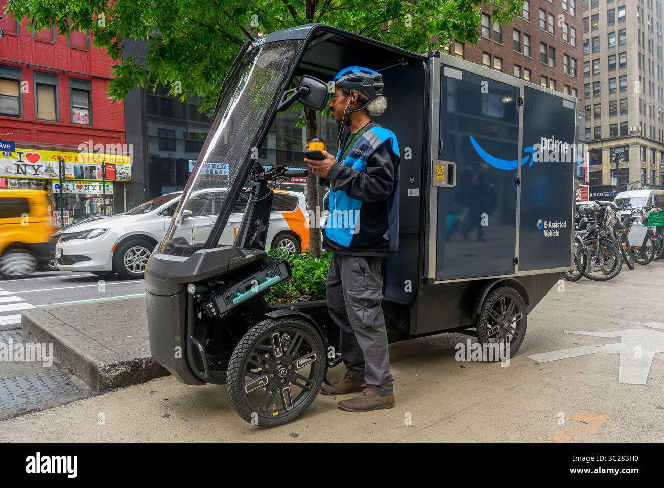 Amazon e assisted vehicle hi-res stock photography and images - Alamy