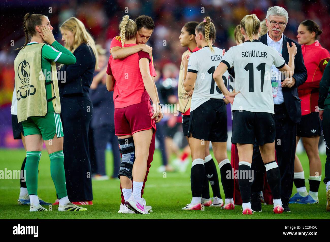 Lea Sch?ller (11; Deutschland) zeigt Entt?uschung nach der Niederlage, Linda Dallmann (16 ...